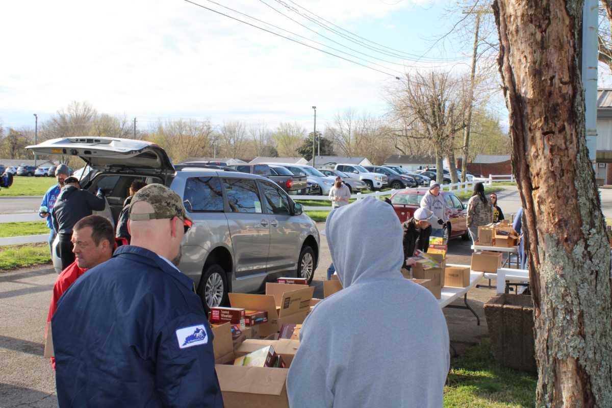 Aaron McNeil House volunteers distribute food to 1,000 Christian County ...