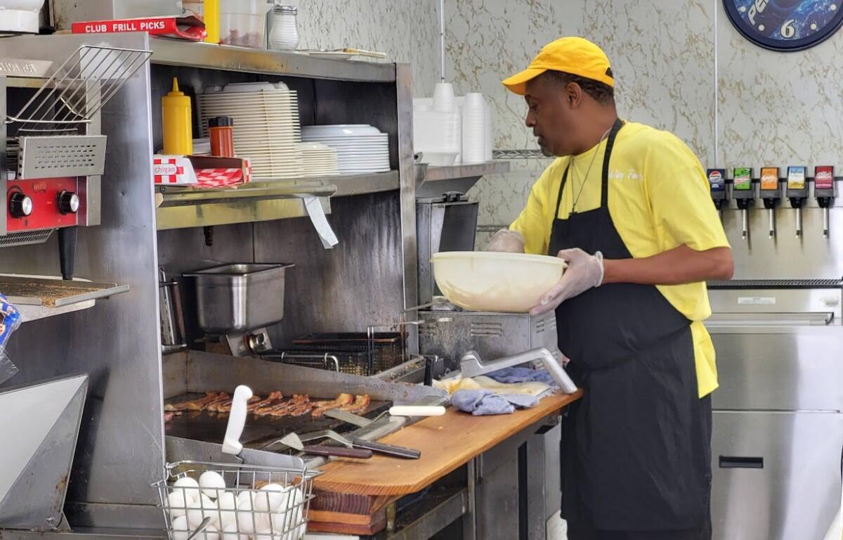 Holiday Burgers debuts new look, keeps 1960s charm loyal customers love ...