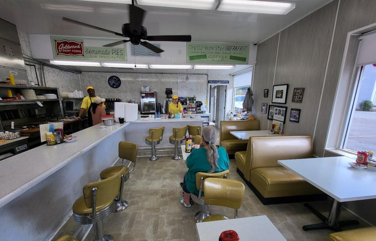 Holiday Burgers debuts new look, keeps 1960s charm loyal customers love ...