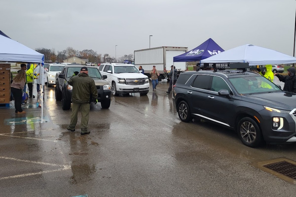 Christian County MAC volunteers pass out hundreds of Thanksgiving ...
